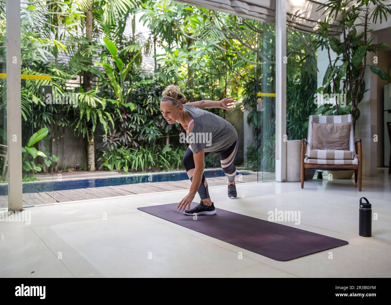 Exercising living hi-res stock photography and images - Alamy