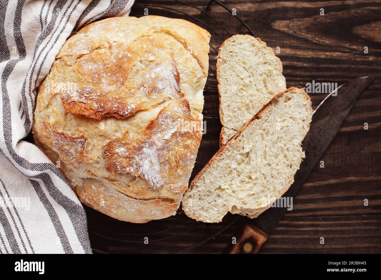 From above round loaf hi-res stock photography and images - Alamy