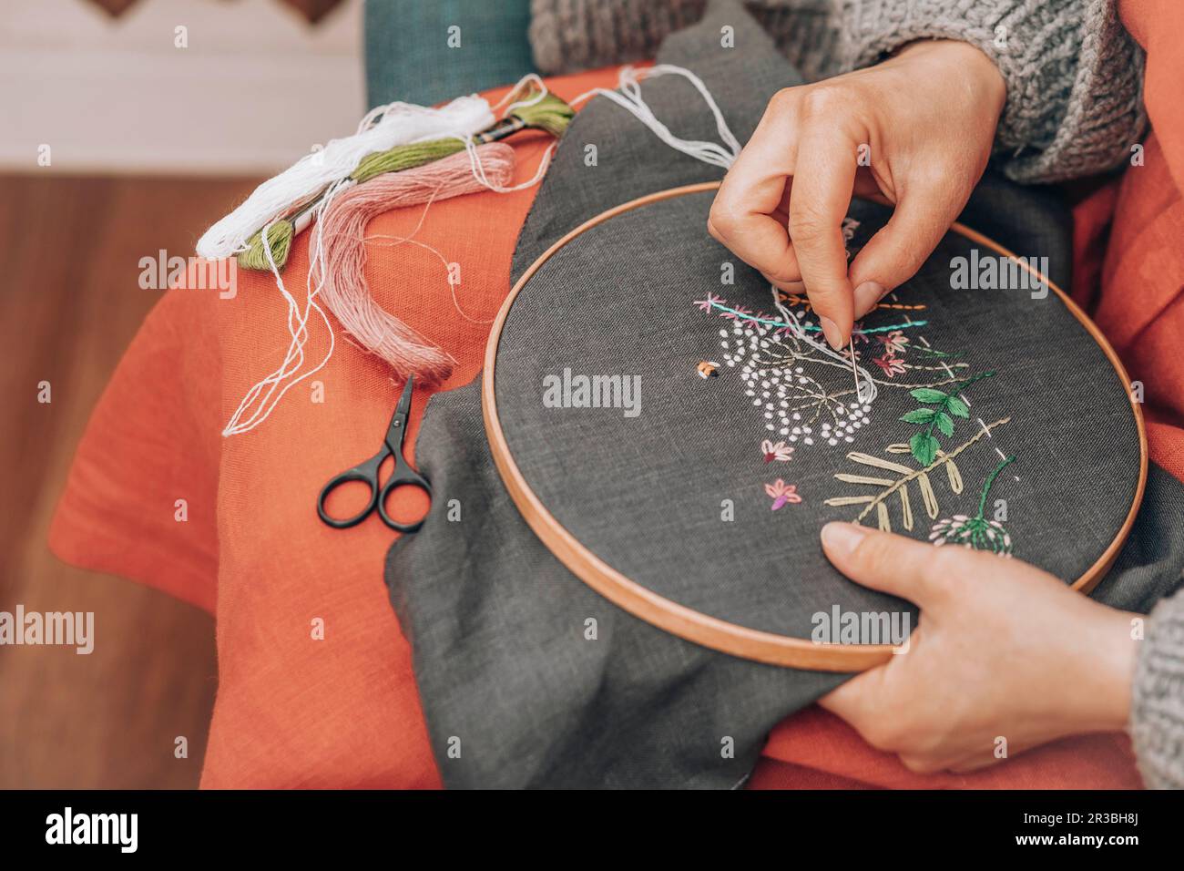 Woman hands fashion designer hi-res stock photography and images - Alamy