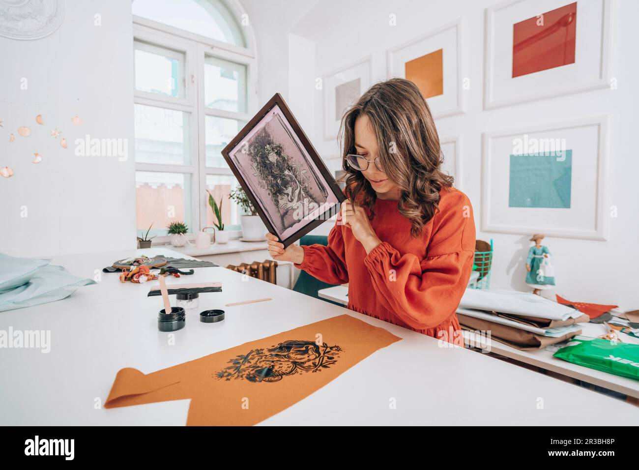 Female design professional screen printing hi-res stock photography and ...