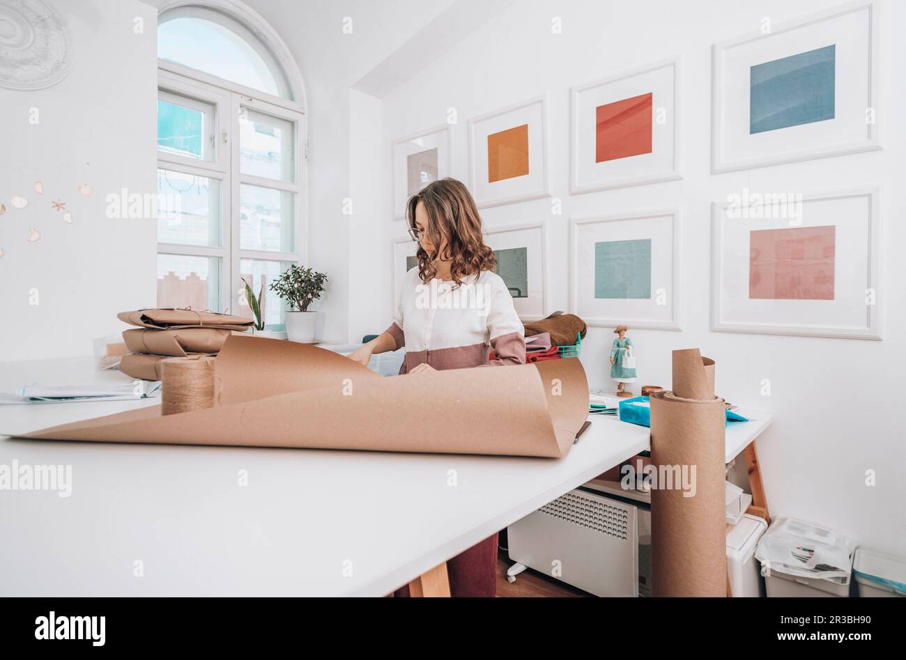 Rolled paper craft hi-res stock photography and images - Alamy