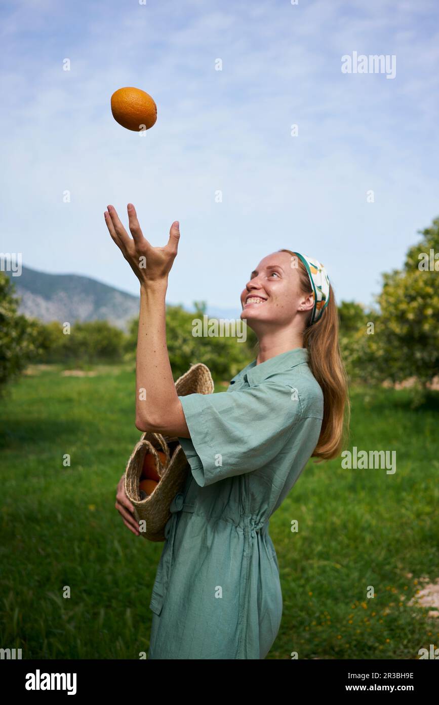 Throwing food hi-res stock photography and images - Alamy