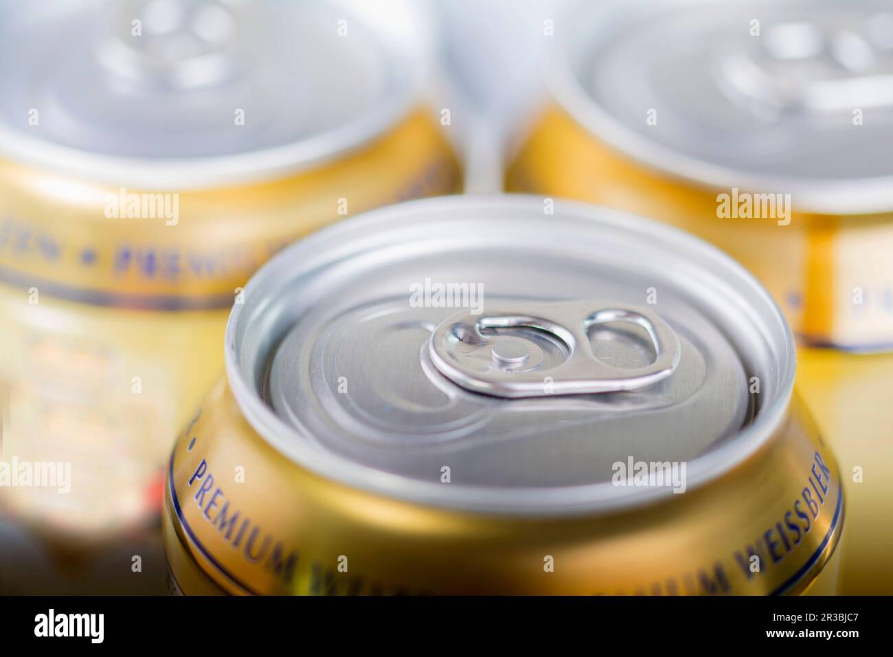 Tins of beer Stock Photo - Alamy
