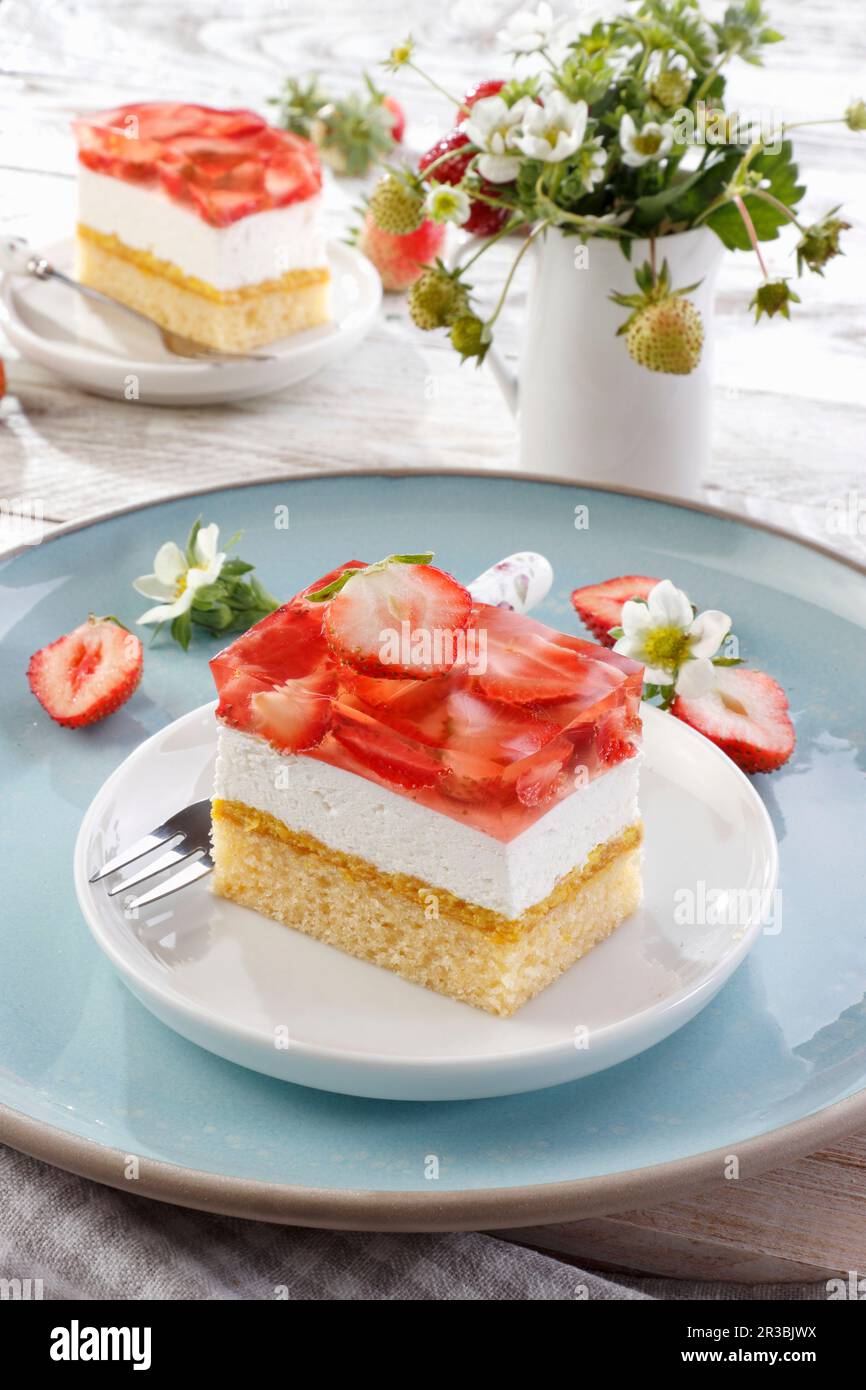 Spring cake hi-res stock photography and images - Alamy