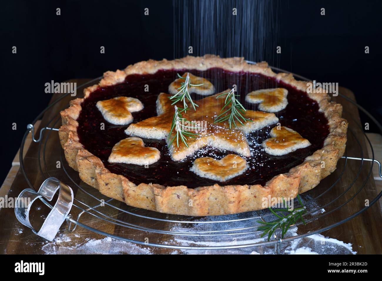 Linzertorte hi-res stock photography and images - Alamy