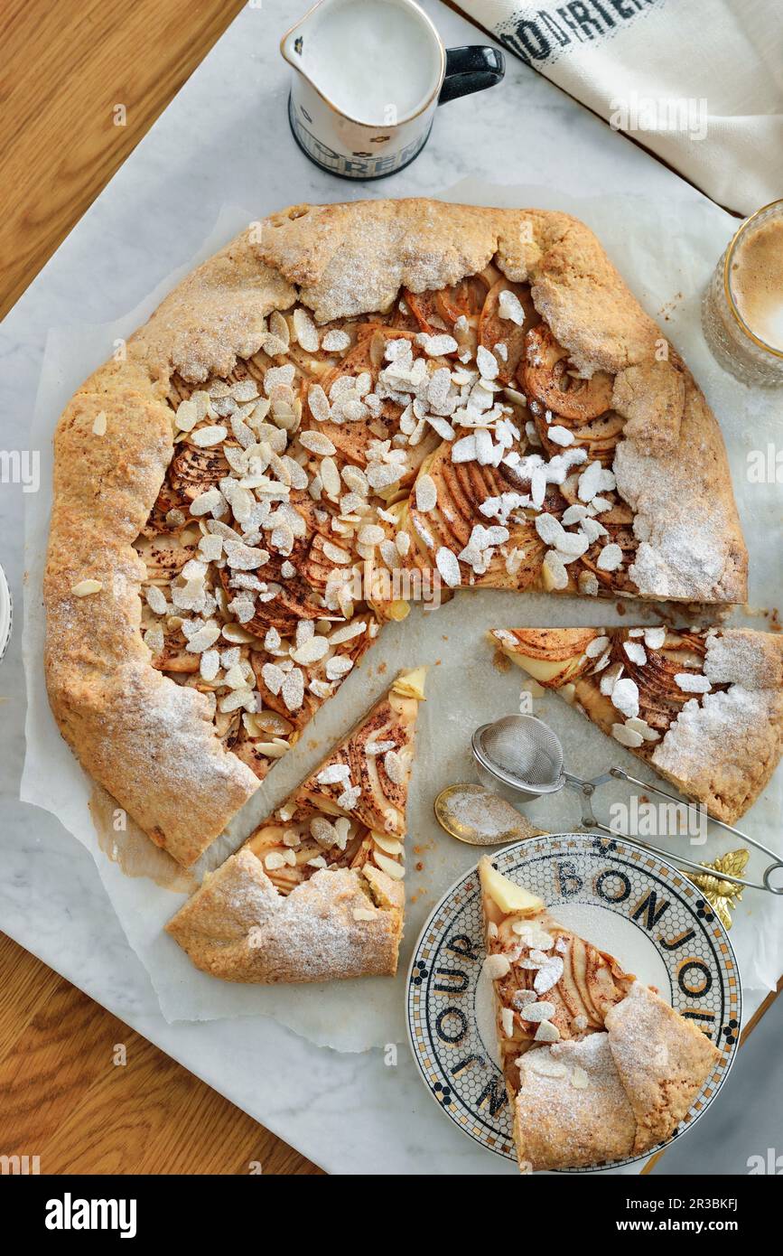 Tart apples cinnamon hi-res stock photography and images - Alamy