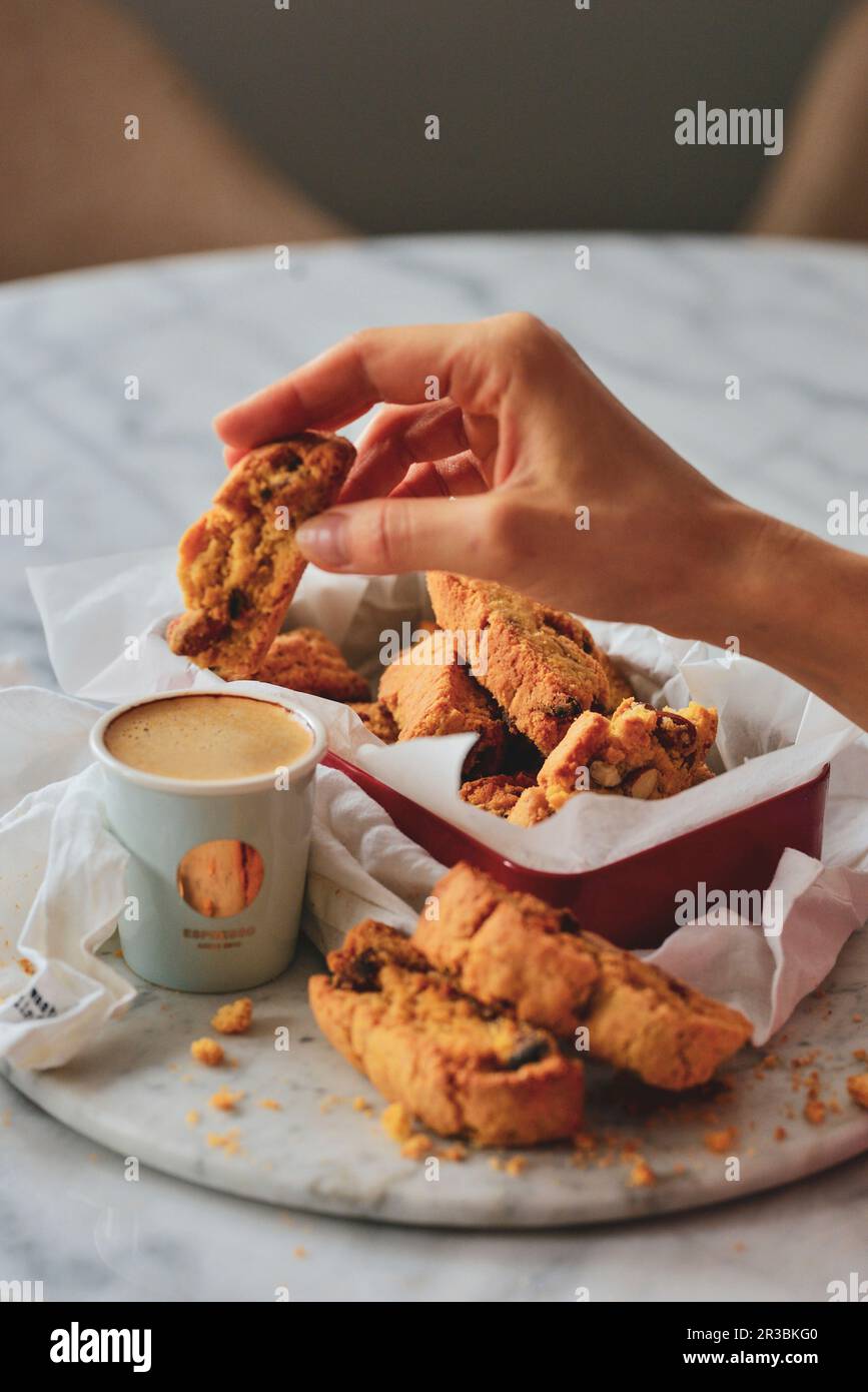 Hand human cup cake hi-res stock photography and images - Alamy