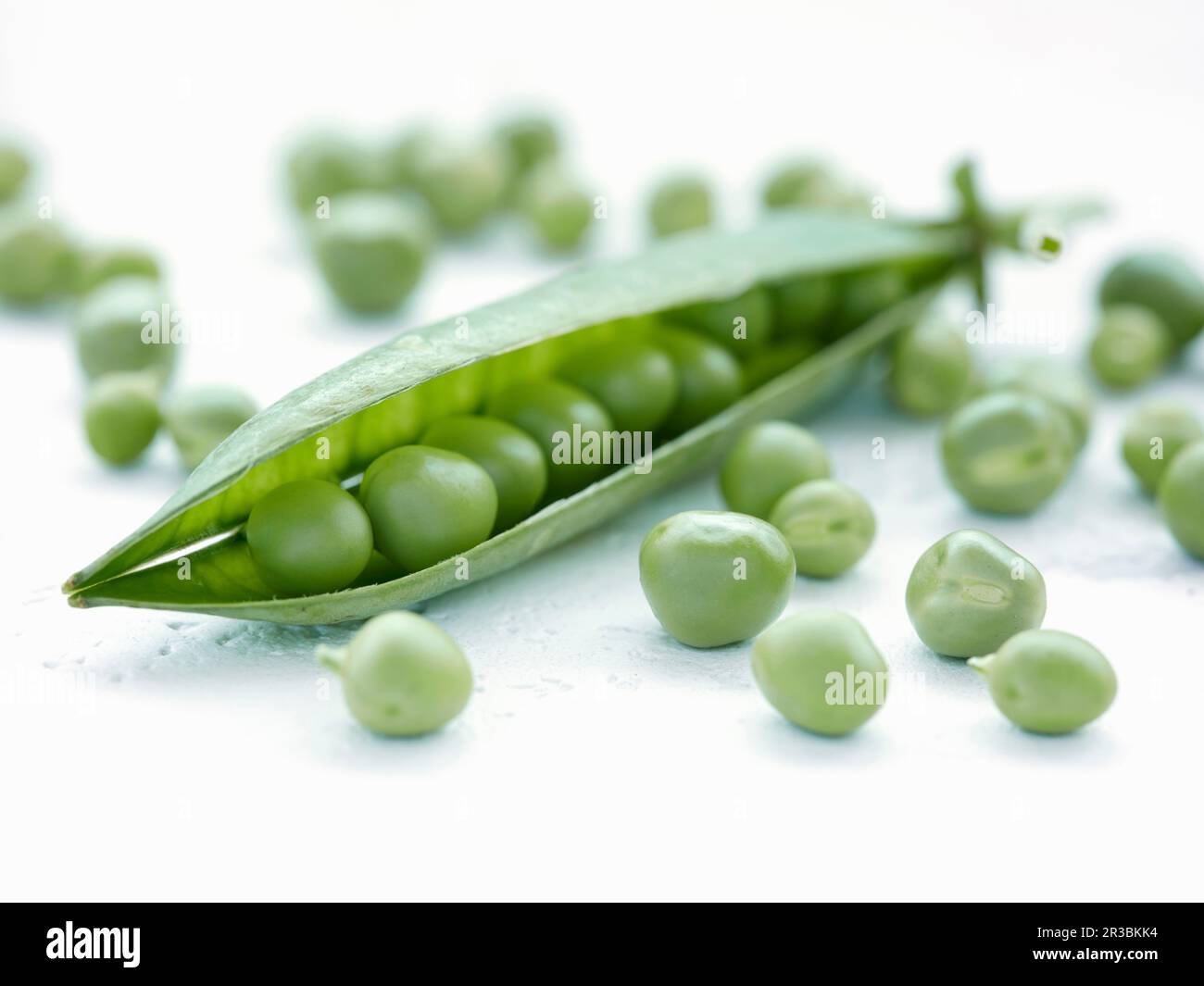 Legumes pod peas white hi-res stock photography and images - Alamy