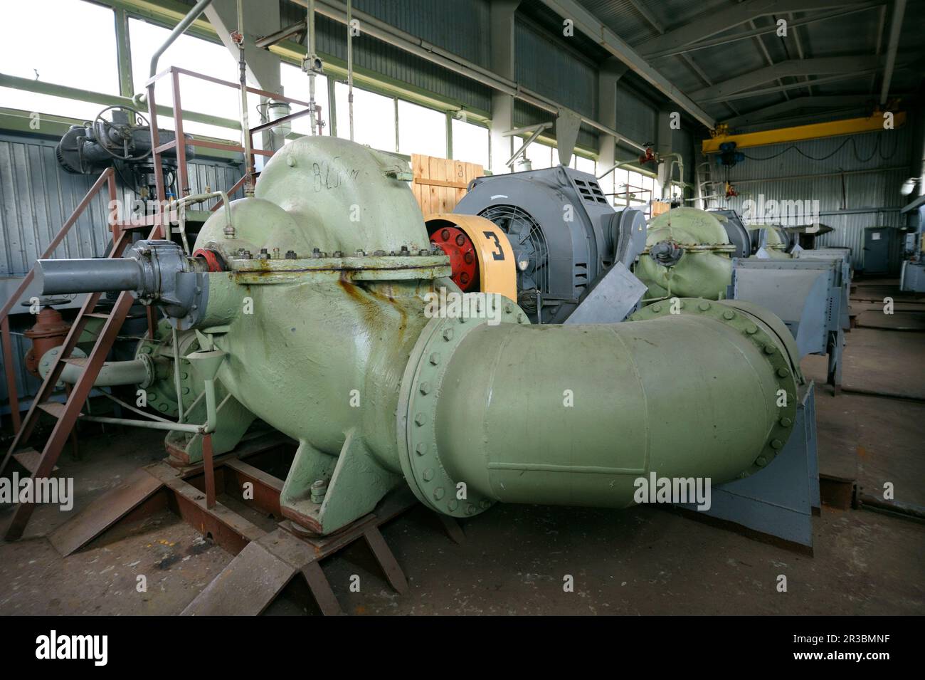 Water pumps and engines working in the hall of the floating pump ...