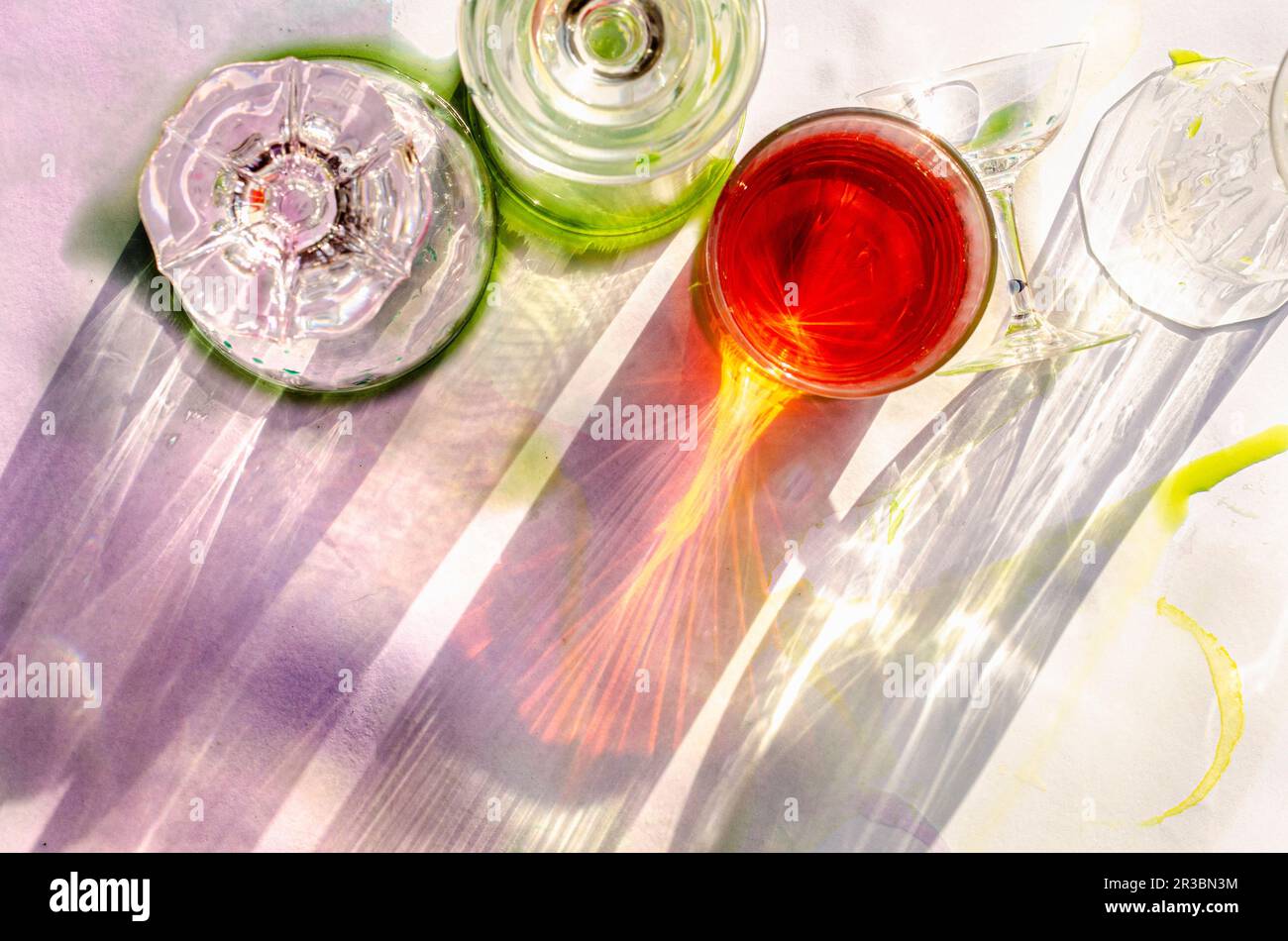 Green liquid being poured glass hi-res stock photography and images - Alamy