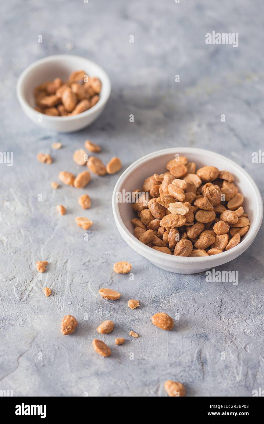 Caramelized peanuts in a bowl Stock Photo - Alamy