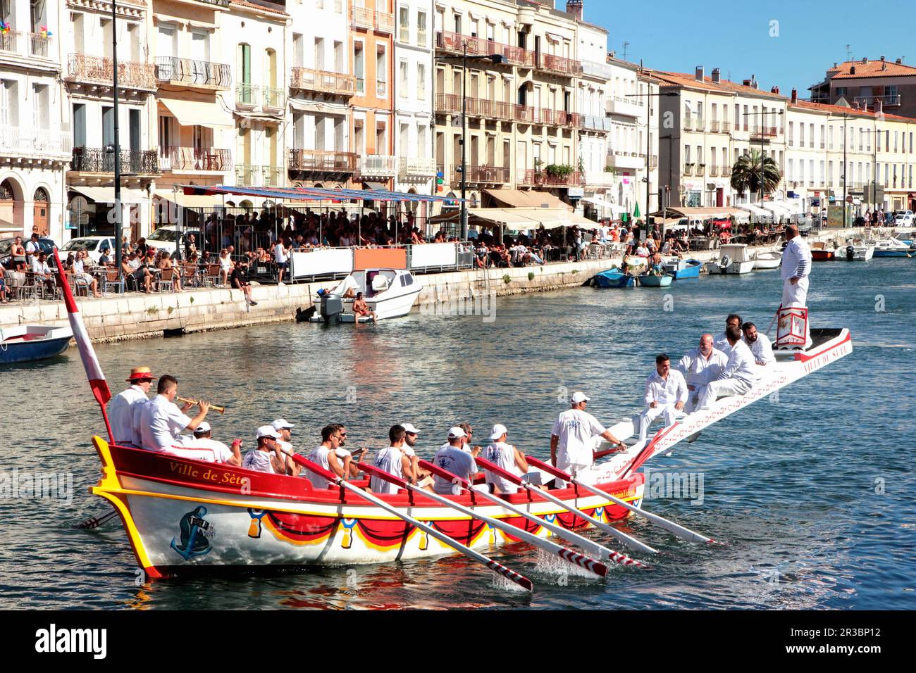 Water jousting boats hi-res stock photography and images - Alamy