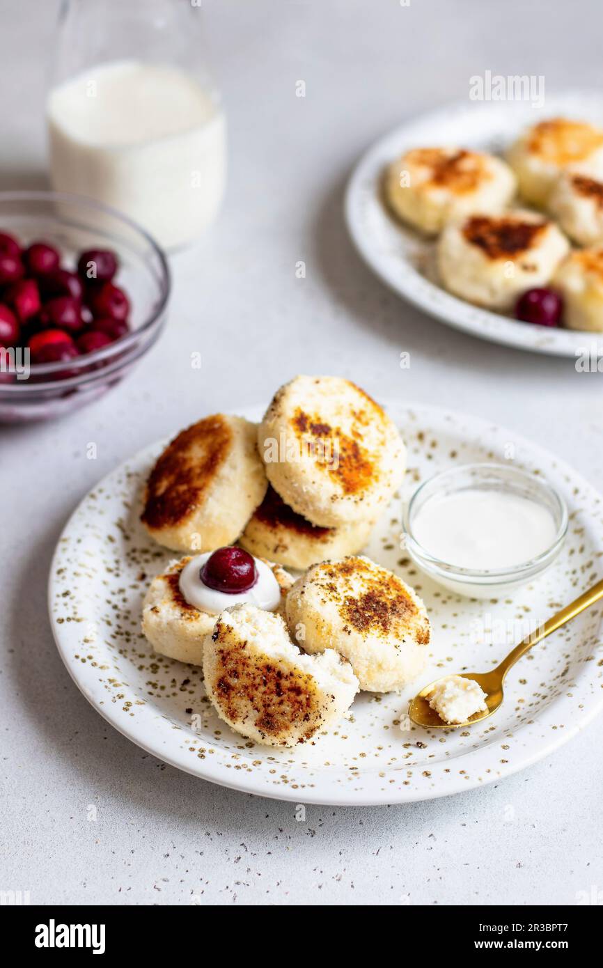 Syrniki recipe hi-res stock photography and images - Alamy