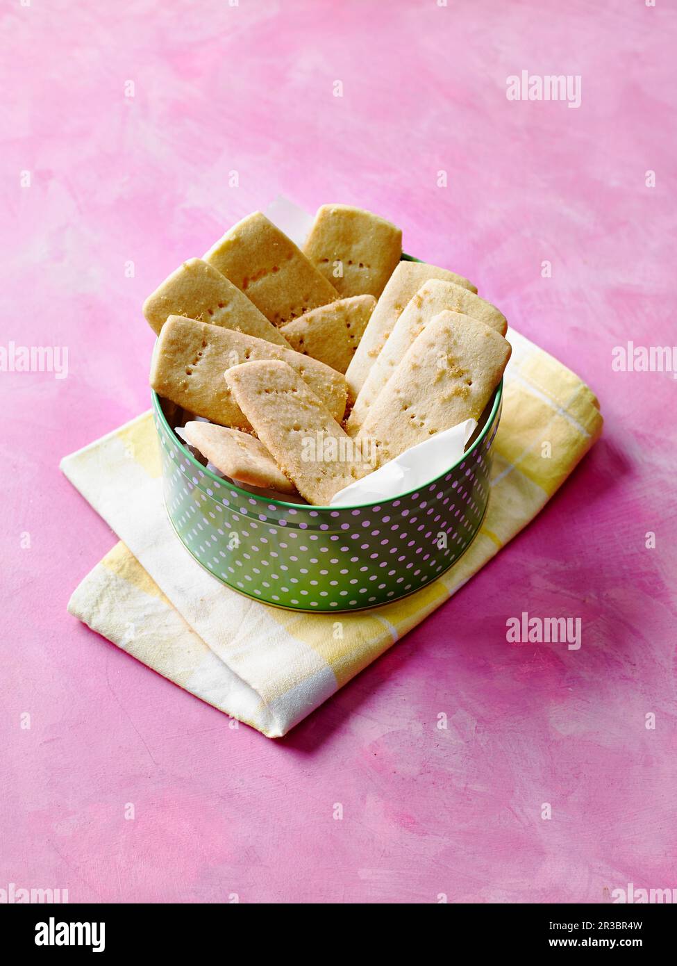 Shortbread biscuits tin hi-res stock photography and images - Alamy