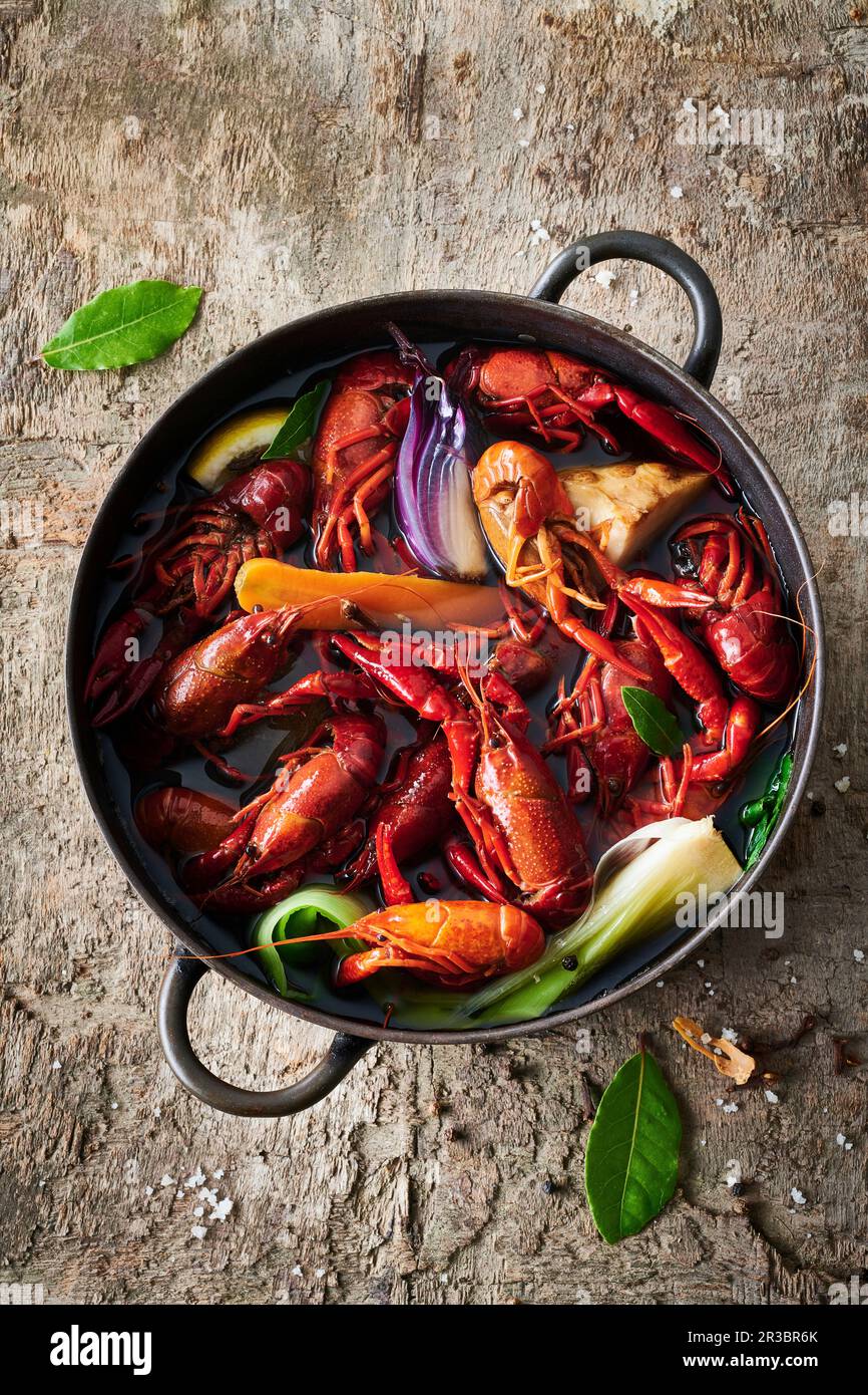 Crayfish in a pot Stock Photo - Alamy
