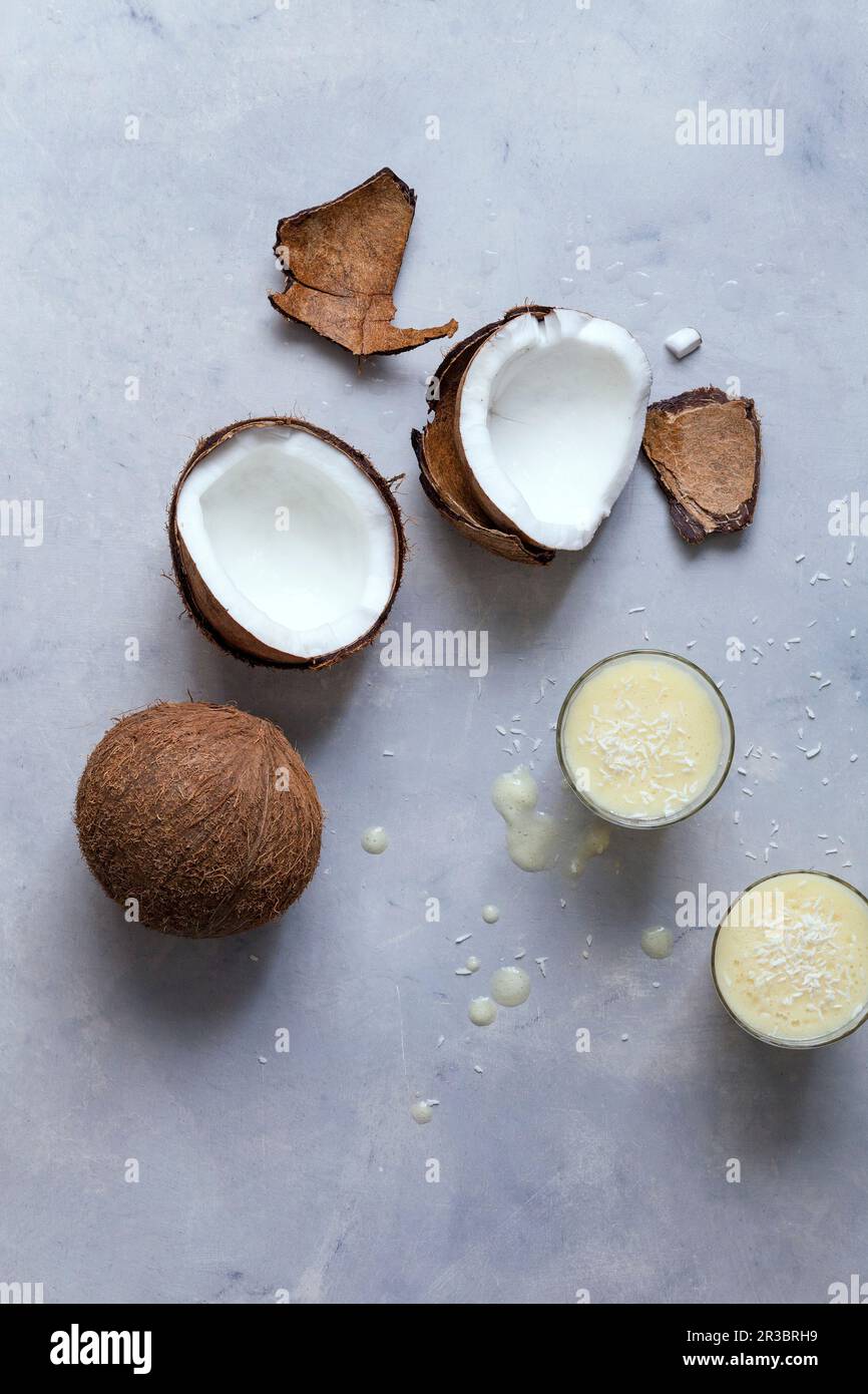 Coconut smoothies and coconuts Stock Photo - Alamy