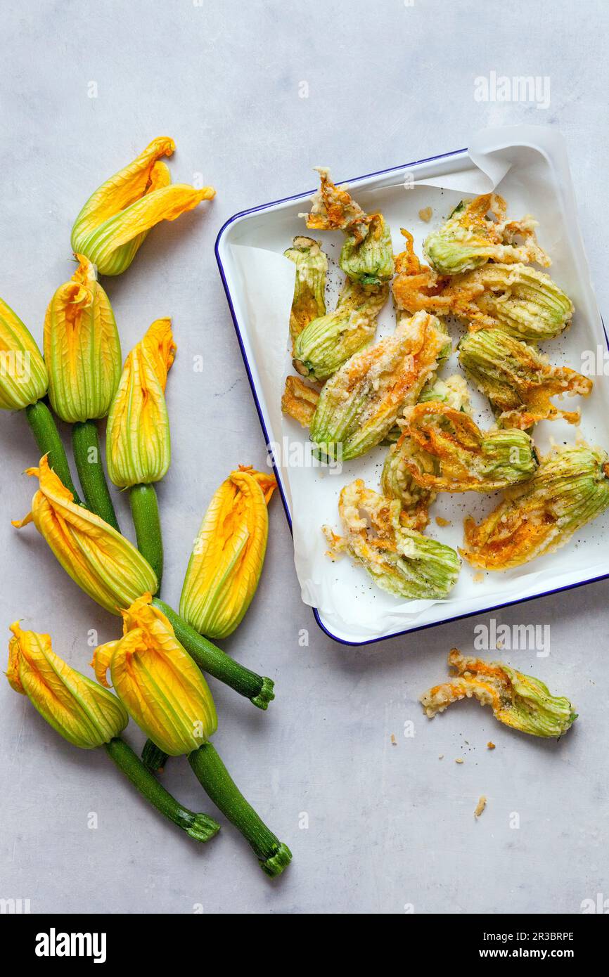 Deep fried flowers hi-res stock photography and images - Alamy