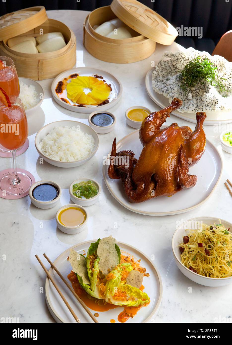 Whole roast chicken covered hi-res stock photography and images - Alamy