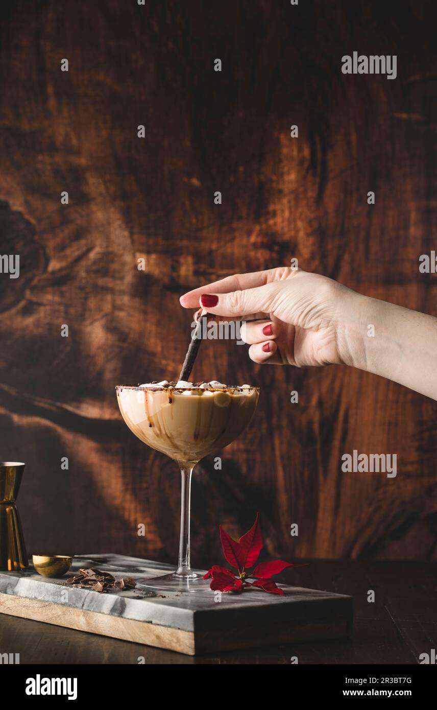 Chococolate martini with mini marshmallows Stock Photo - Alamy