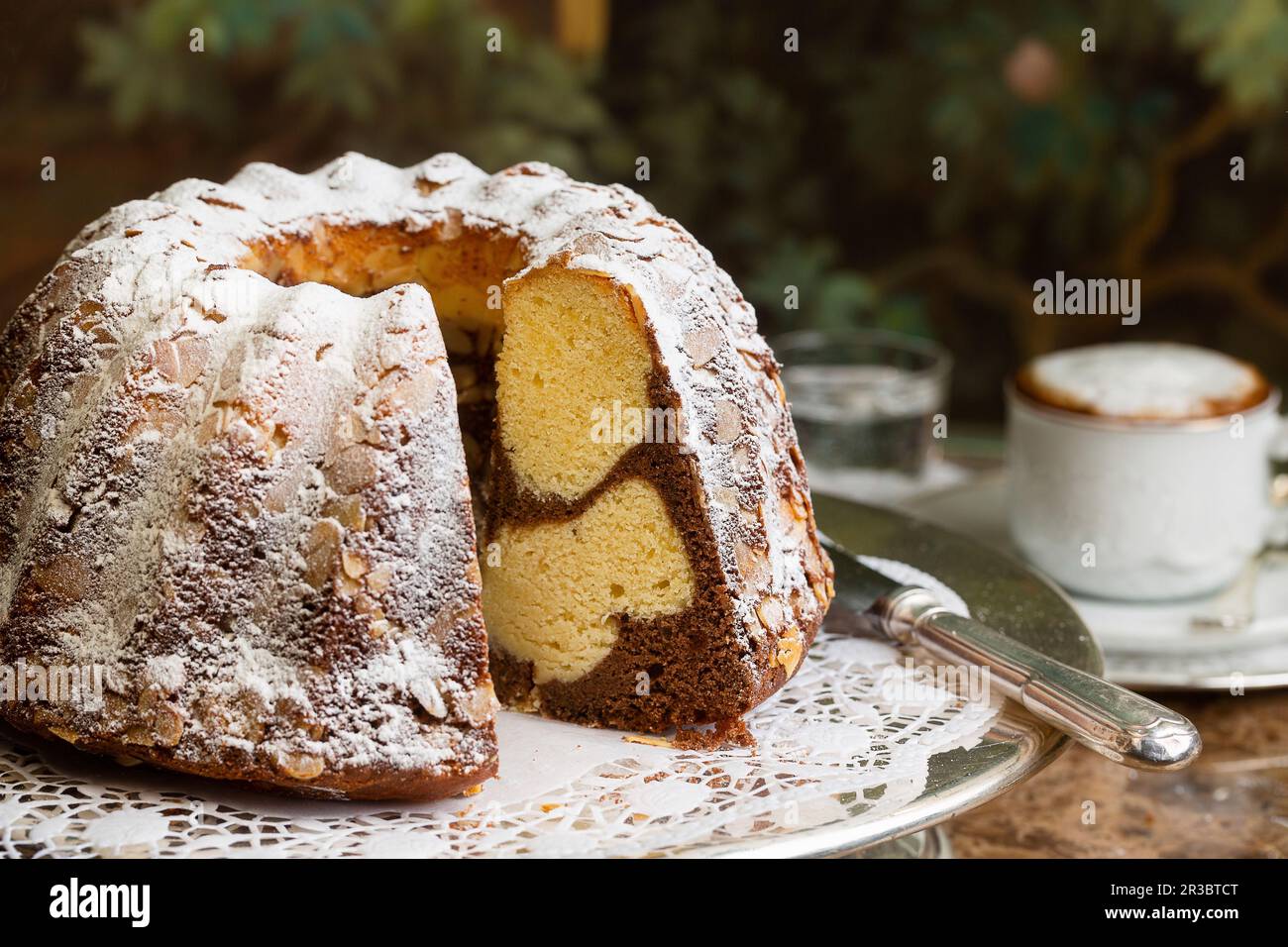 Creamed cake hi-res stock photography and images - Alamy
