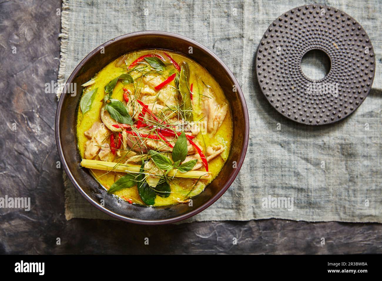 Chicken with chilli lemongrass hi-res stock photography and images - Alamy