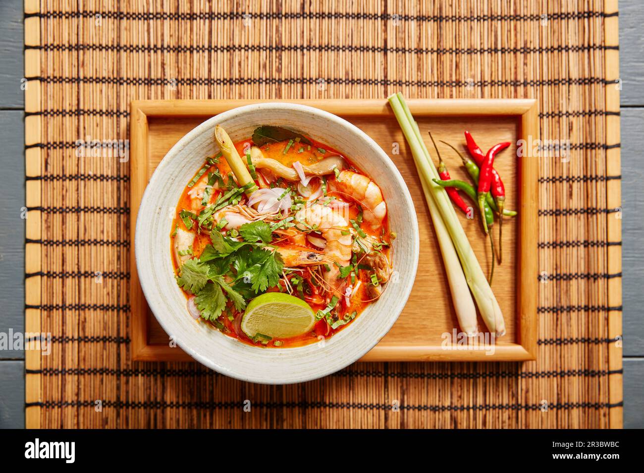 Tom Yum soup with prawns and lemongrass (Thailand Stock Photo - Alamy