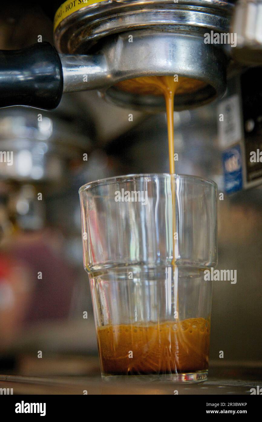 Bottomless portafilter hi-res stock photography and images - Alamy