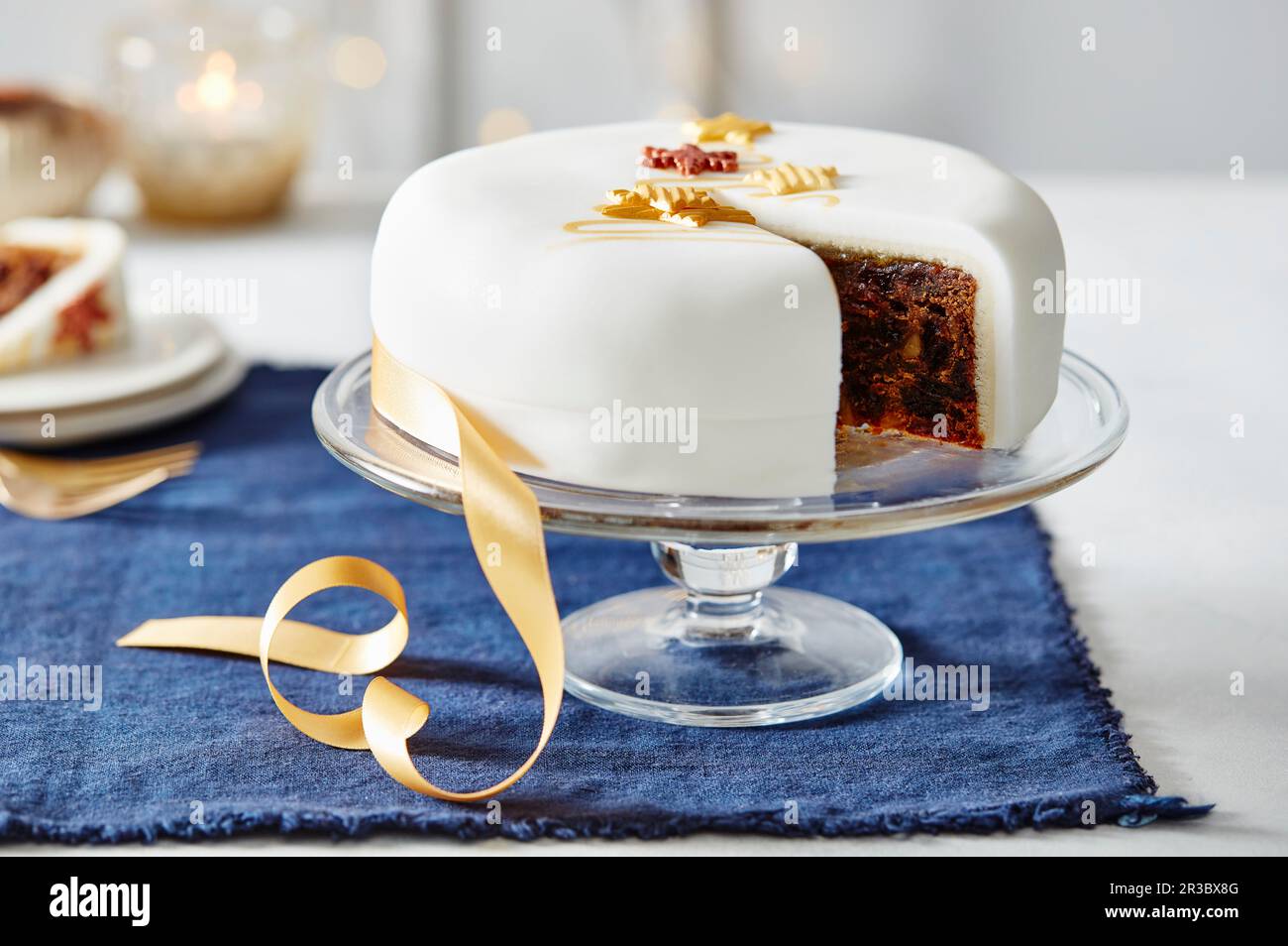 Fully iced fruit cake Stock Photo - Alamy