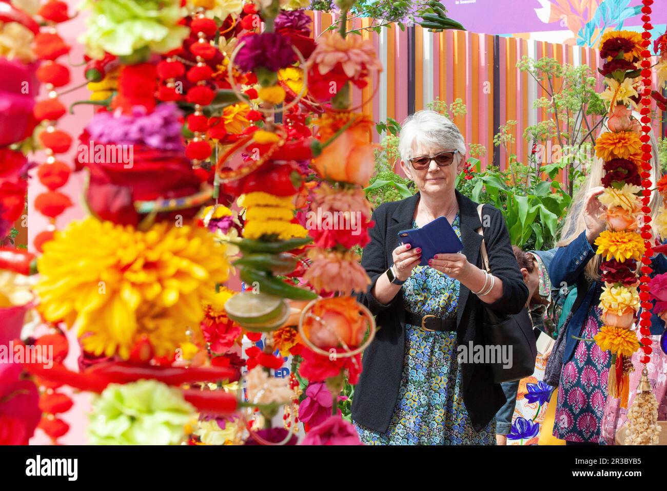 The rhs and eastern eye garden of unity hi-res stock photography and ...