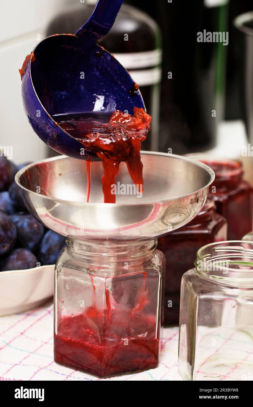 Boiling plum jam hi-res stock photography and images - Alamy