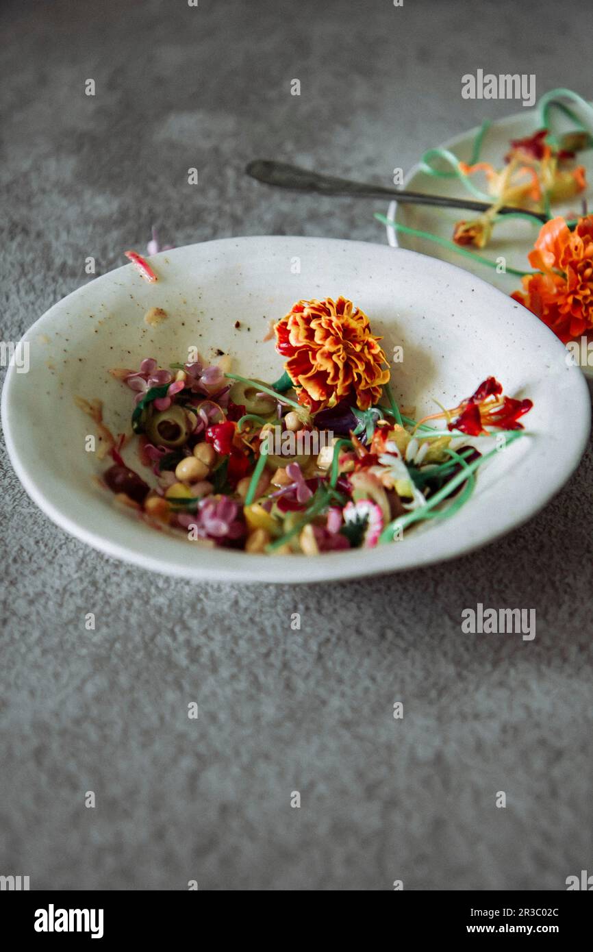 Edible flower savoury hi-res stock photography and images - Alamy