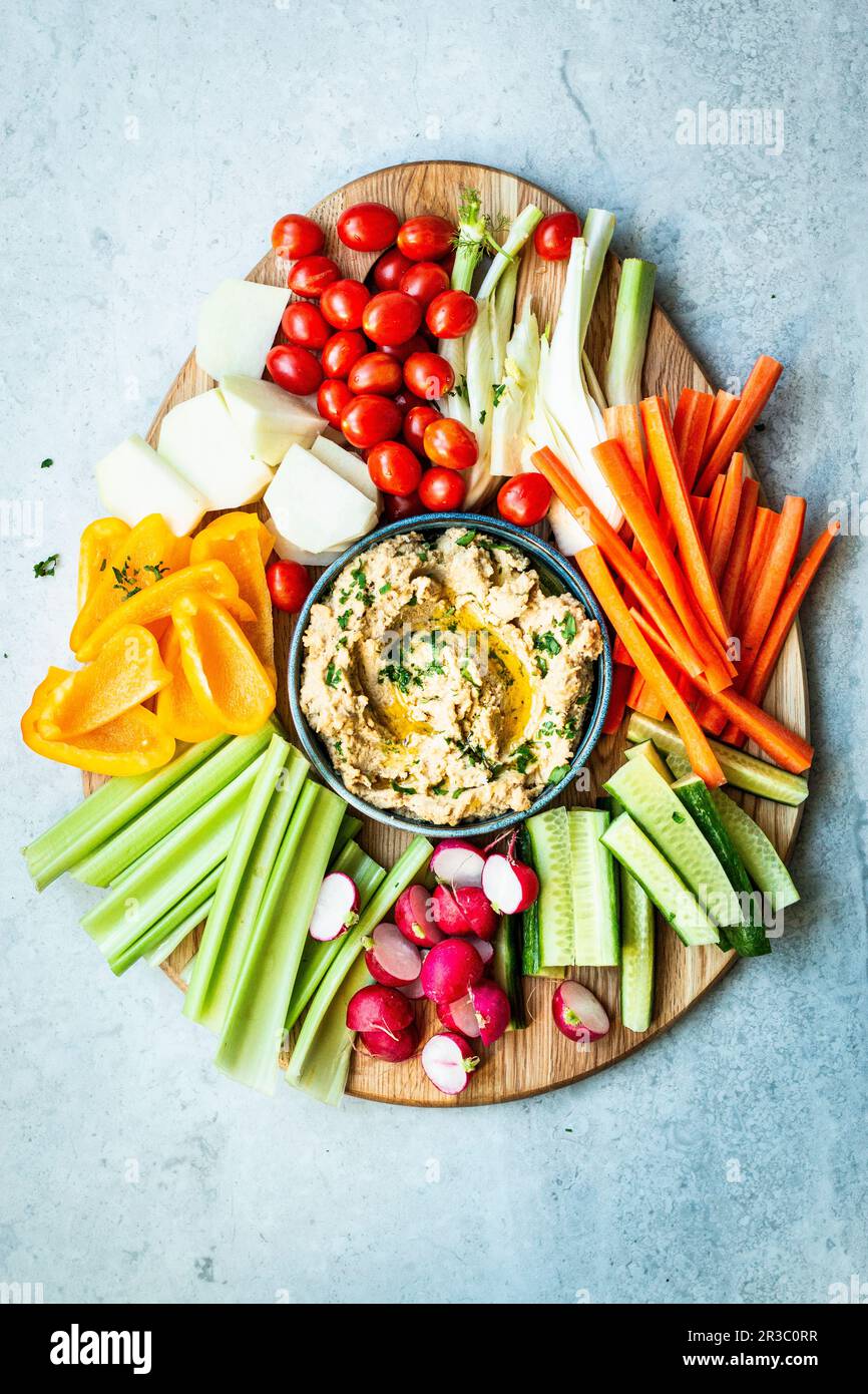 Vegetable platter with vegetable sticks with hummus Stock Photo - Alamy