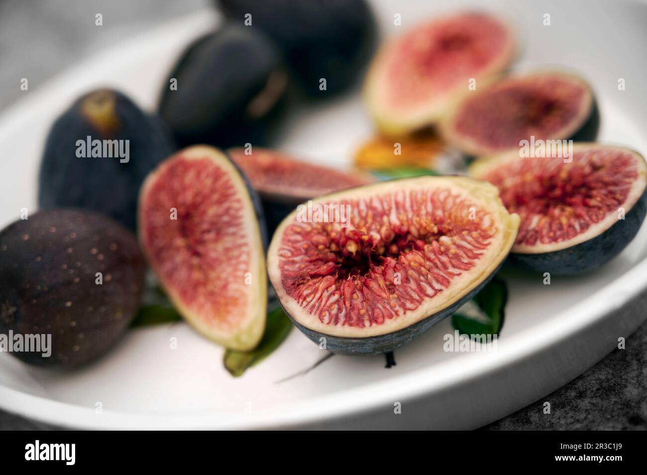 Studio shot halved figs hi-res stock photography and images - Alamy