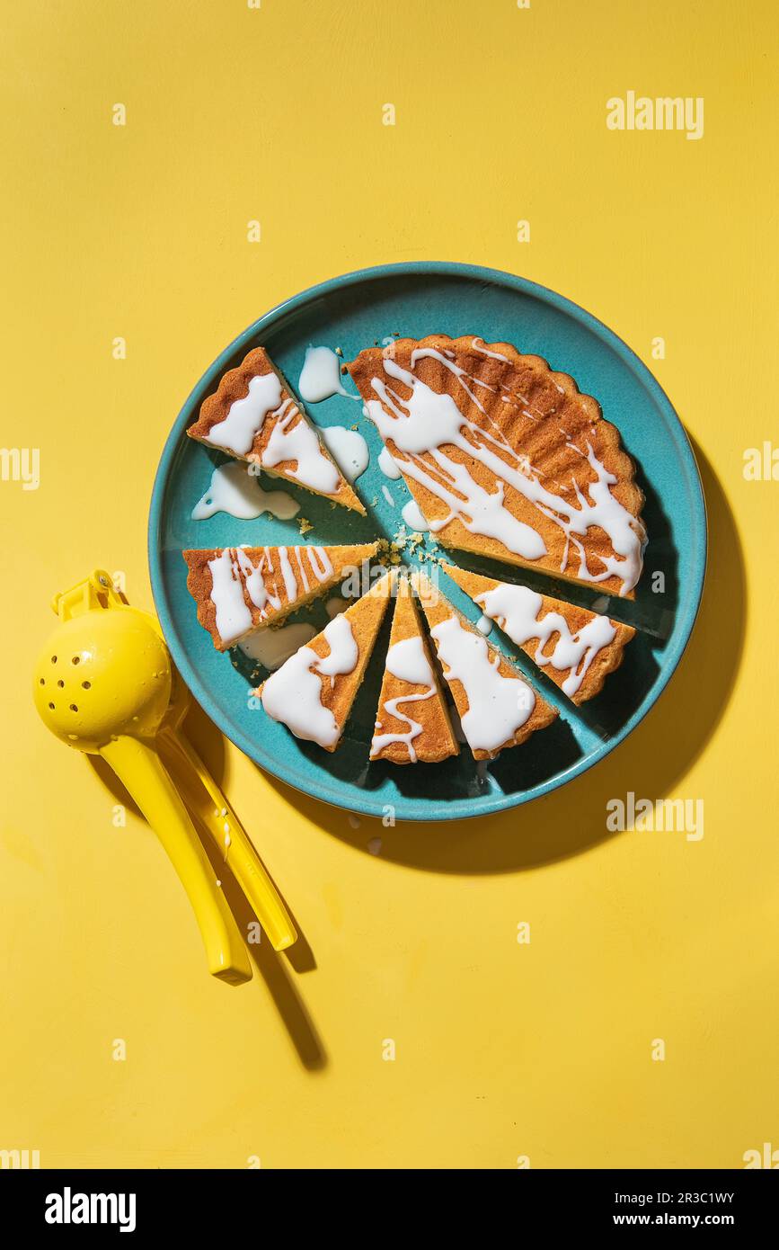 Madeira sponge cake hi-res stock photography and images - Alamy