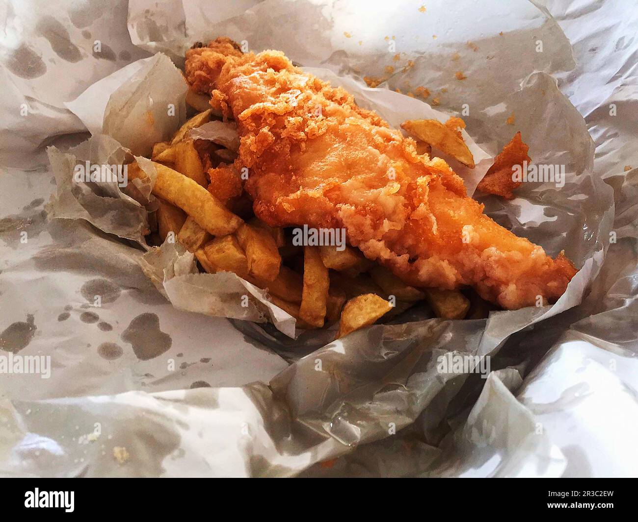 Fish and chips in paper Stock Photo - Alamy