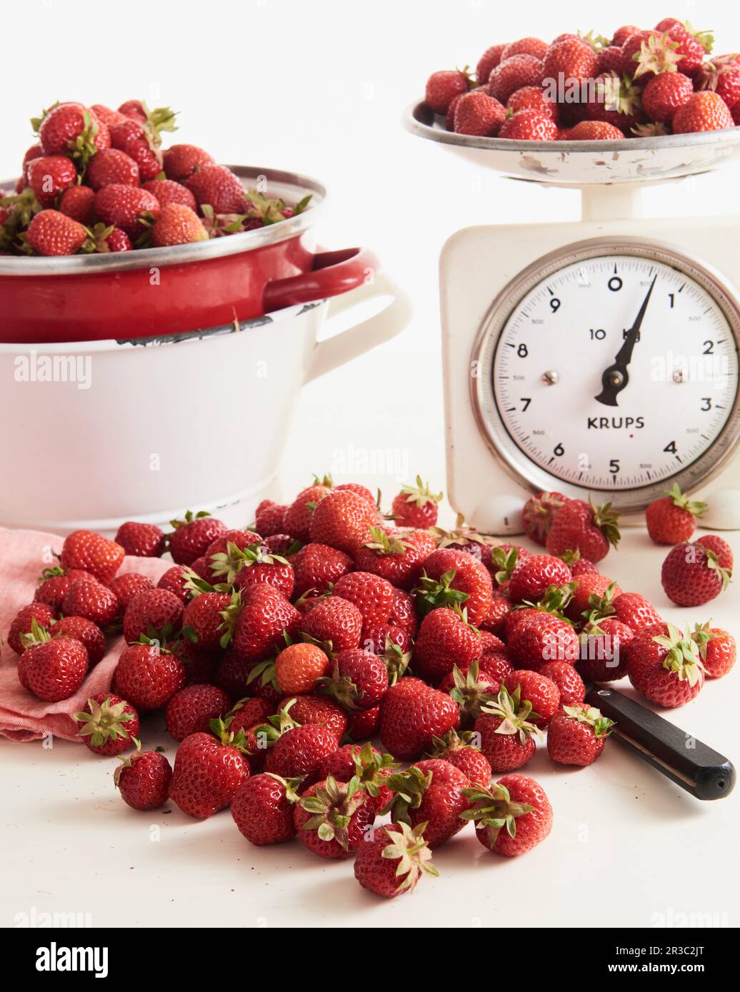 Weighing strawberries hi-res stock photography and images - Alamy