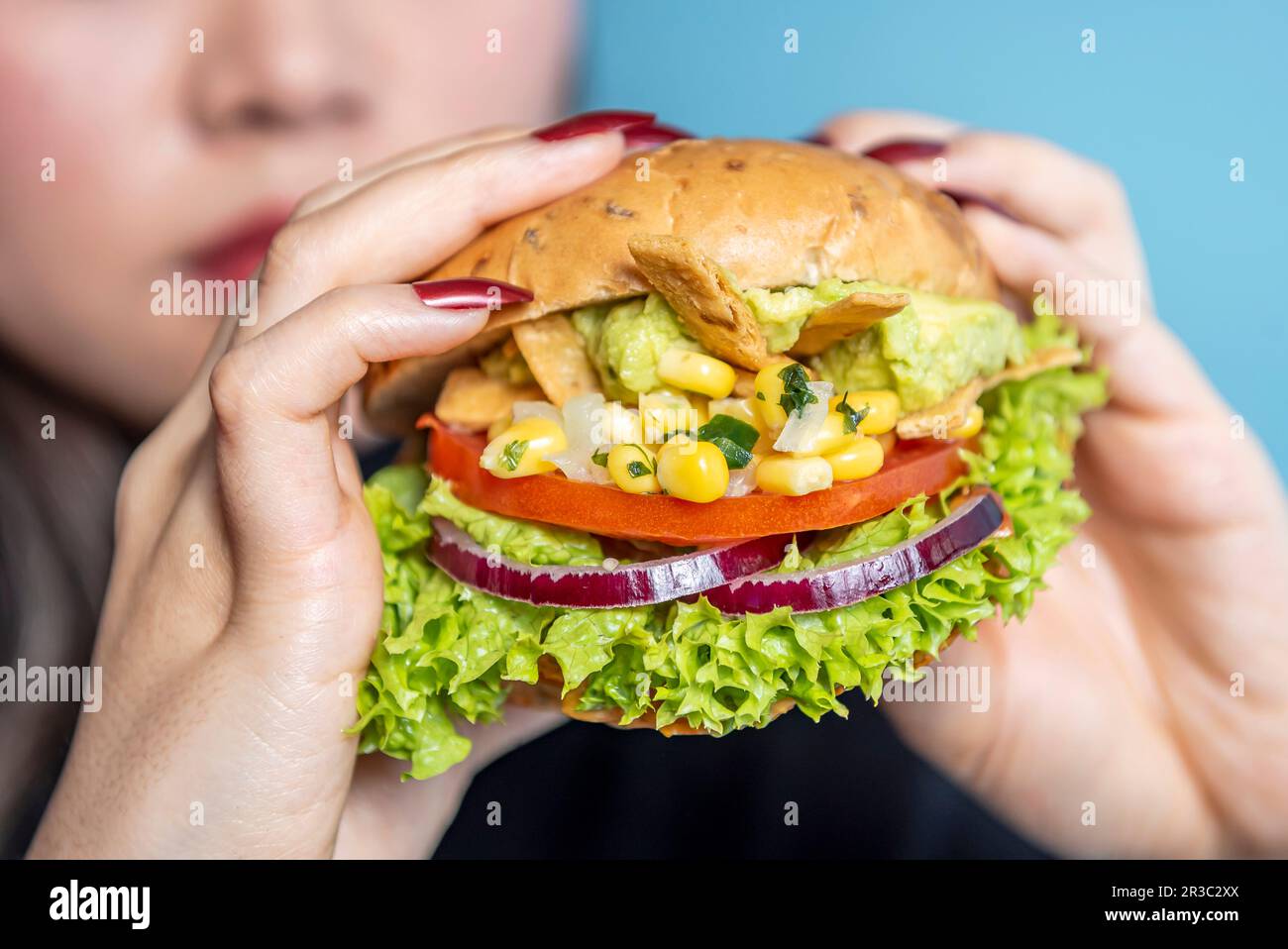Womans hands holding tomato hi-res stock photography and images - Alamy