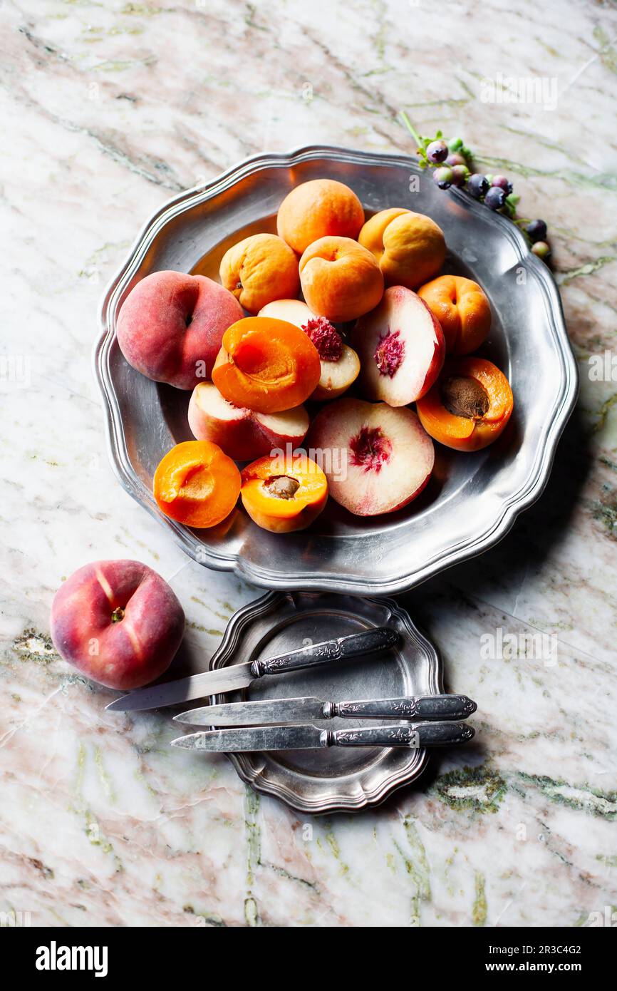 Bowl of Peaches; Whole and Half a Peach Stock Photo - Alamy