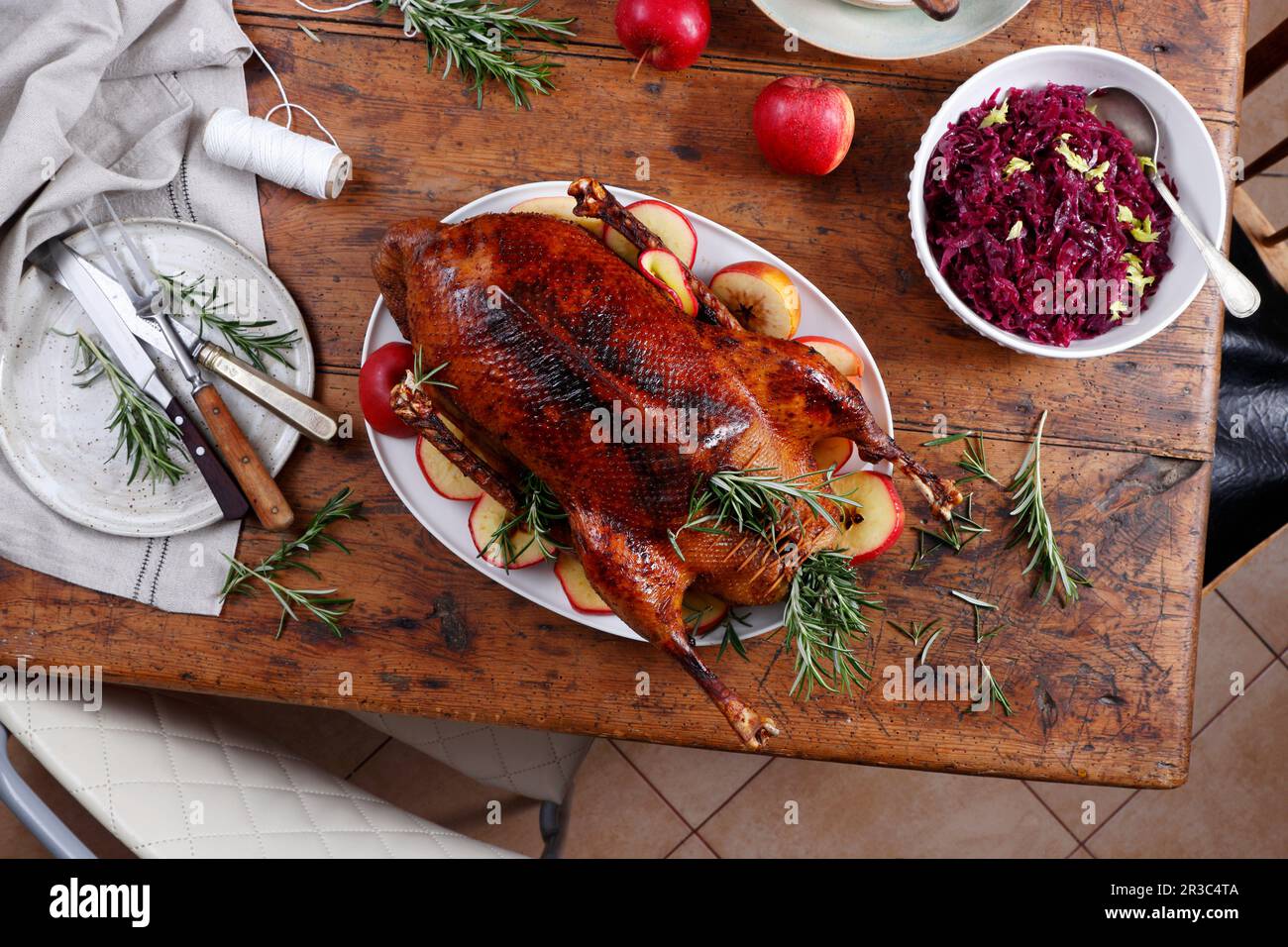 Roasted goose with apples and red cabbage Stock Photo - Alamy