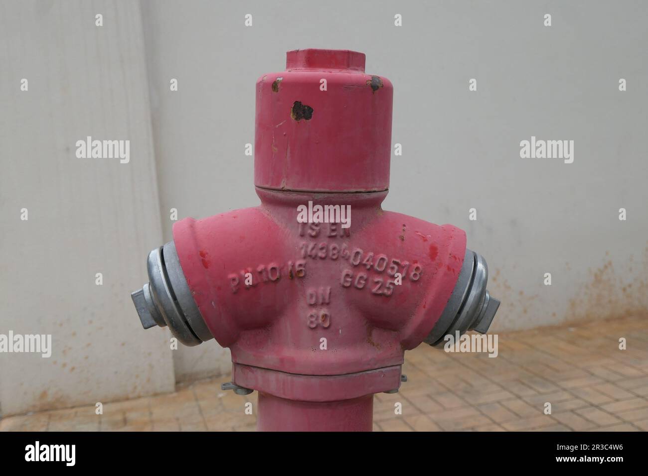 Old rusty fire hydrant in the city Stock Photo - Alamy