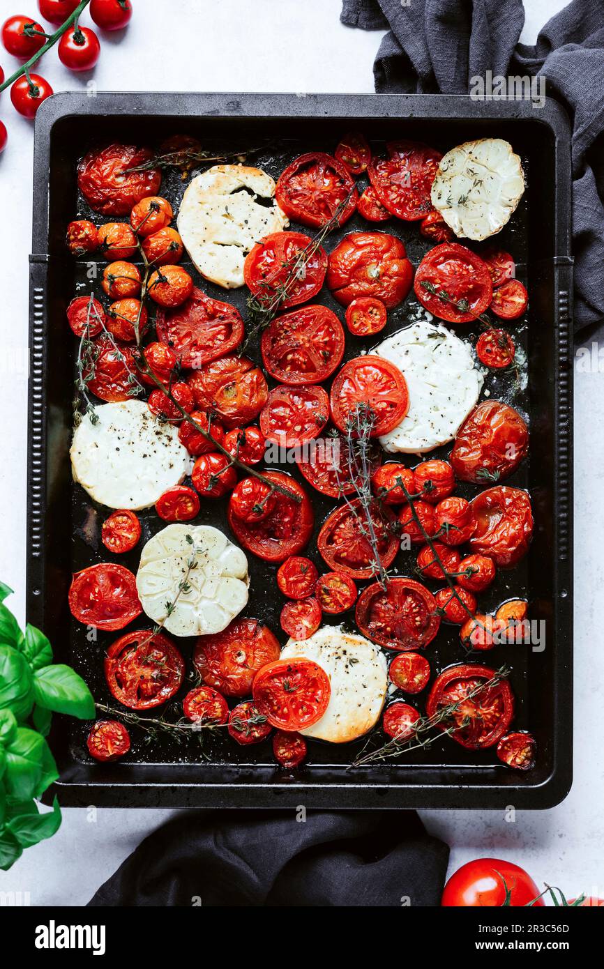 Roasted tomatoes with garlic Stock Photo - Alamy