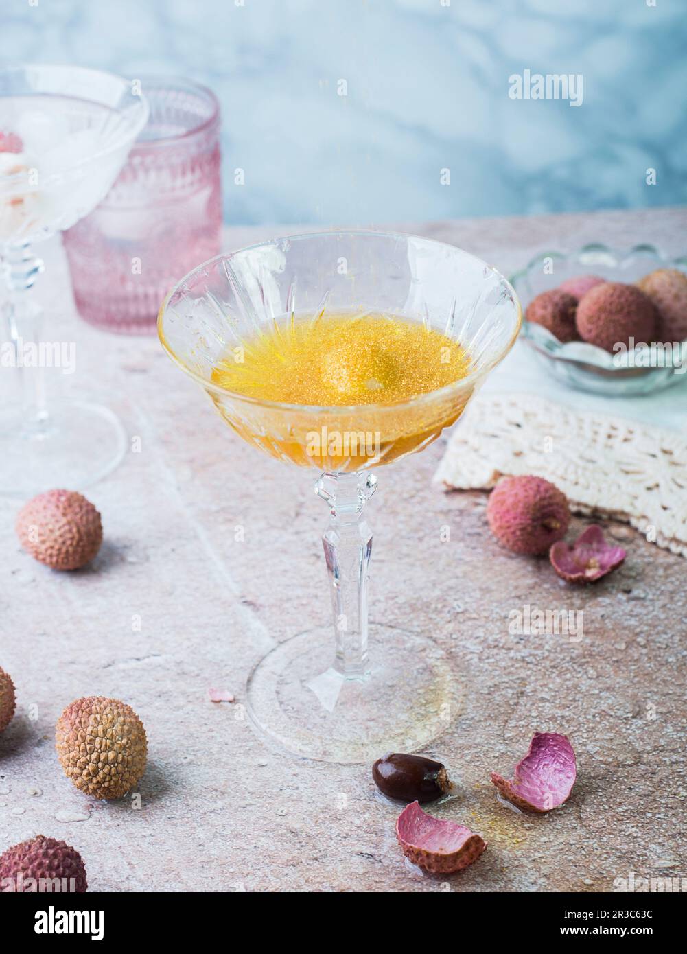 Gold powder hi-res stock photography and images - Alamy