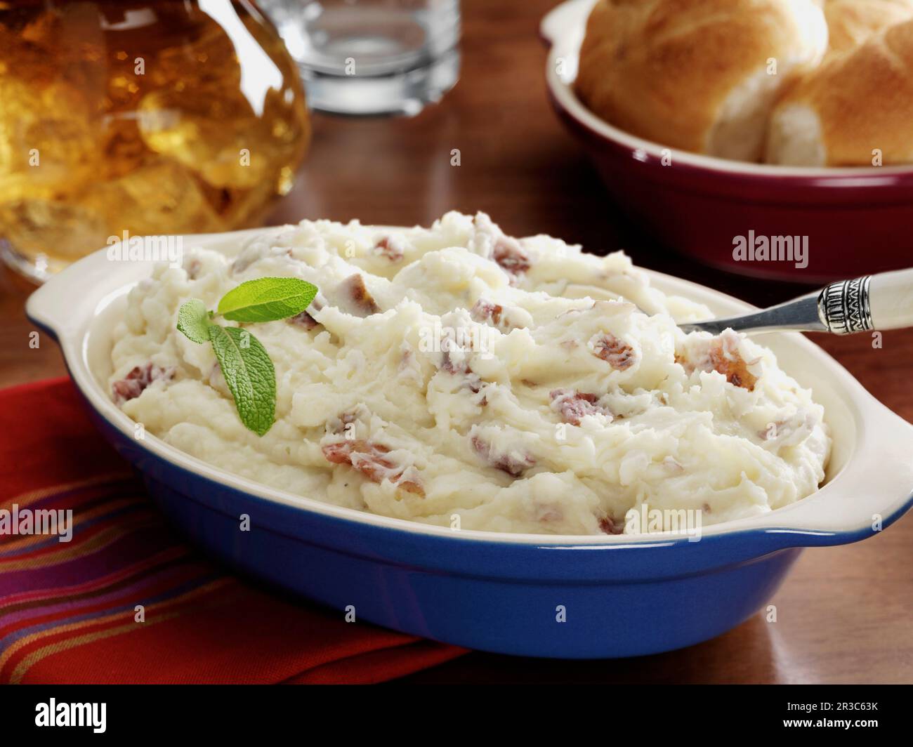 Red skin spuds hi-res stock photography and images - Alamy