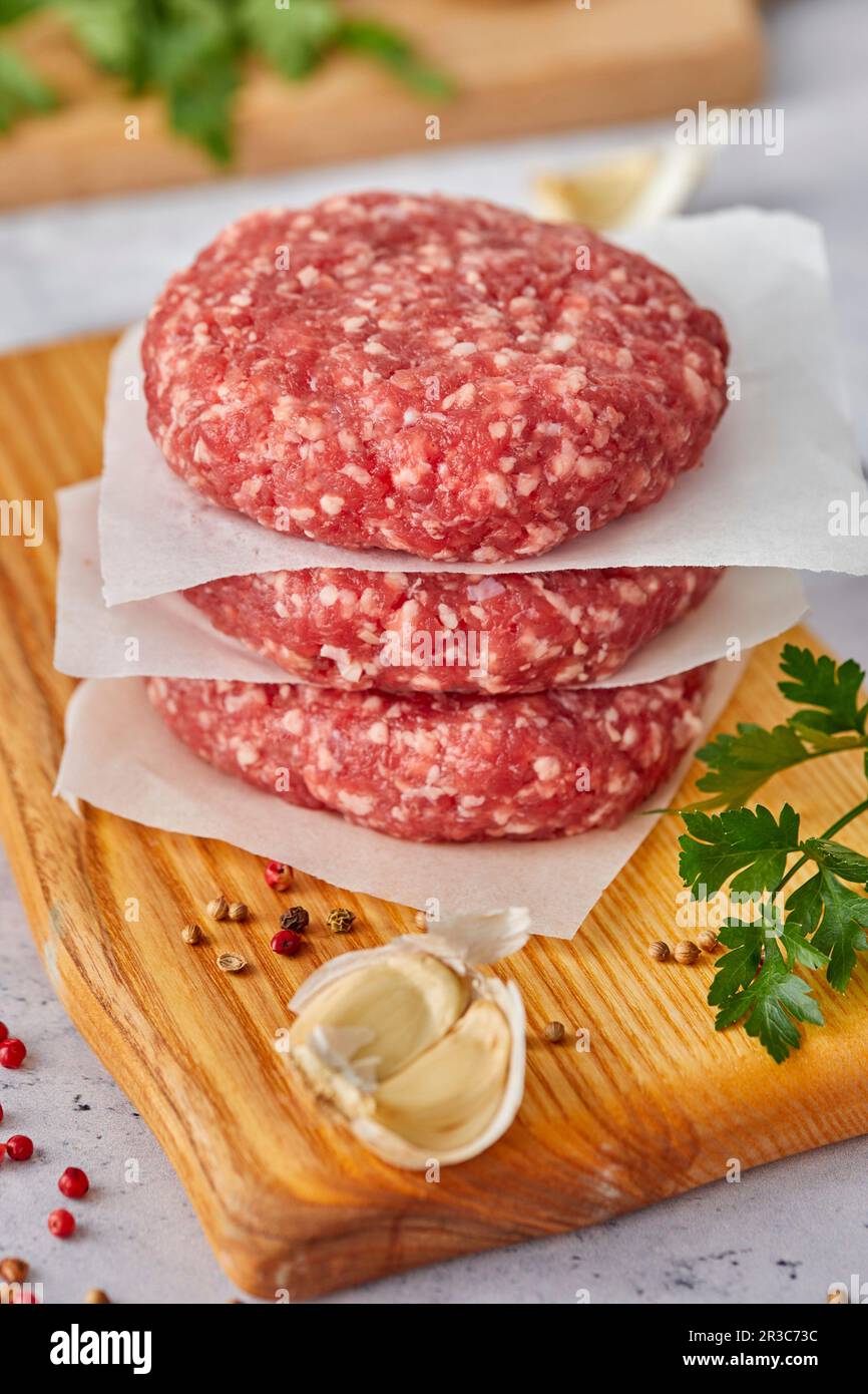 Fresh raw burger patties Stock Photo - Alamy
