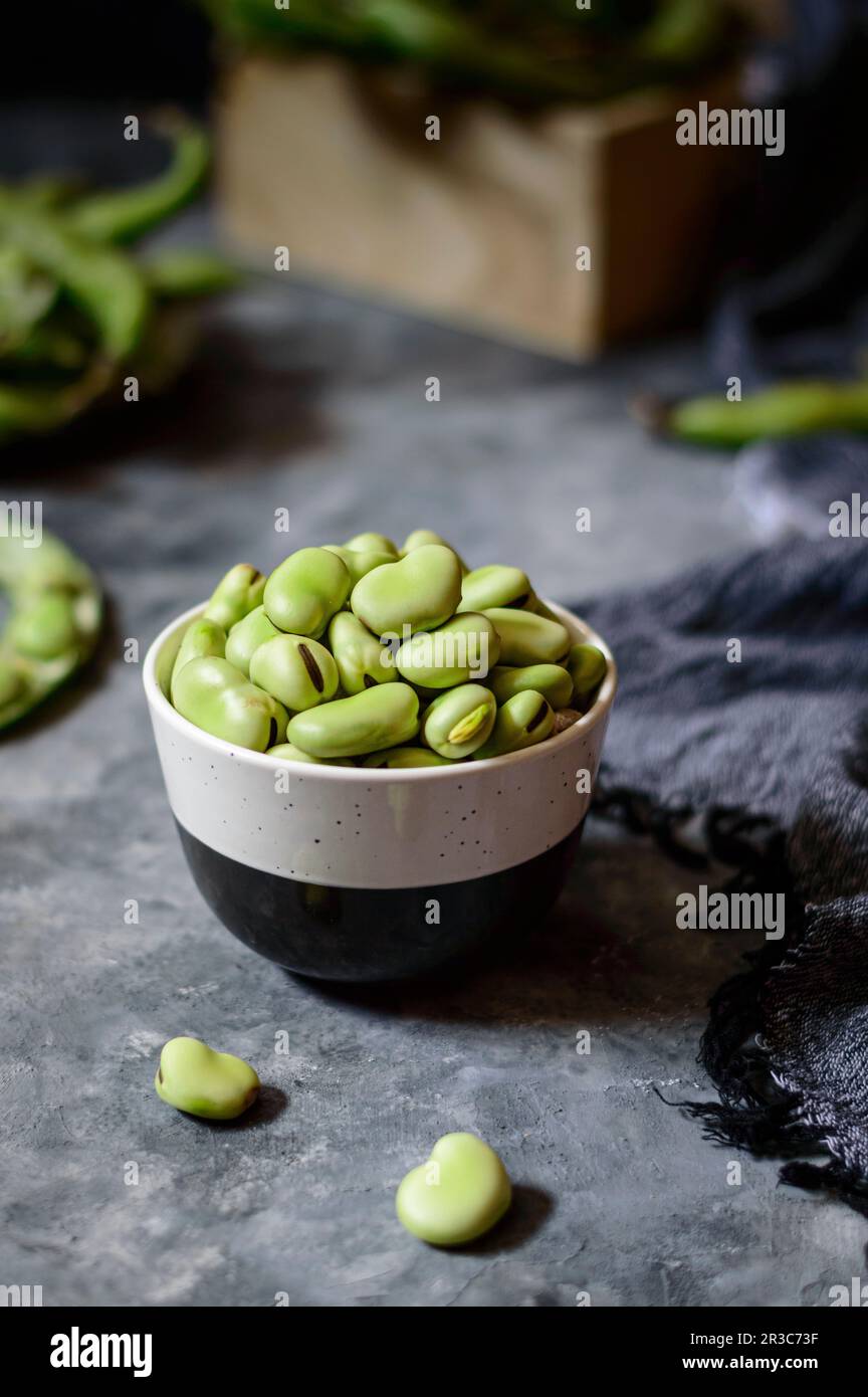 Broadbean field hi-res stock photography and images - Alamy