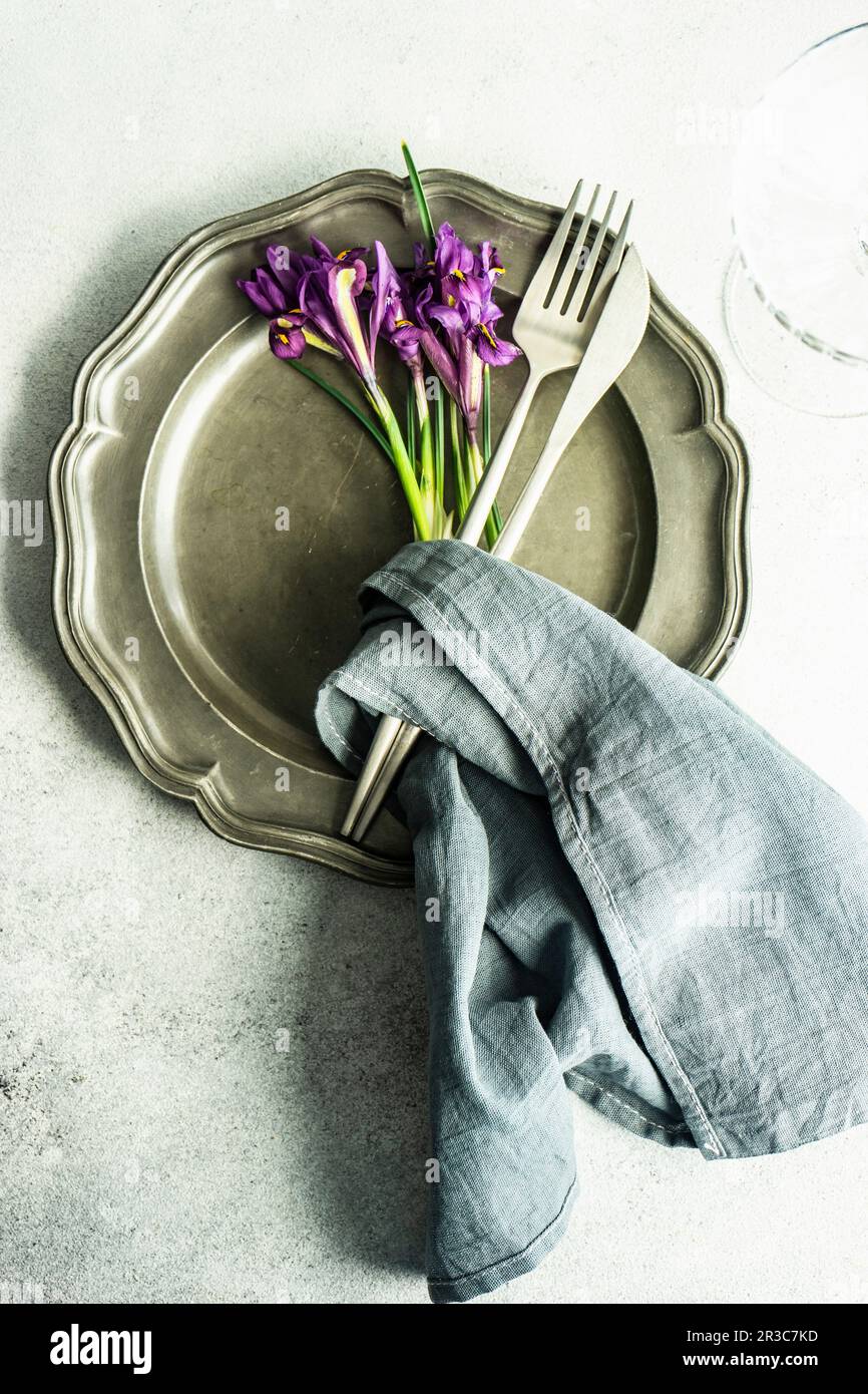 Spring table setting wild hi-res stock photography and images - Alamy