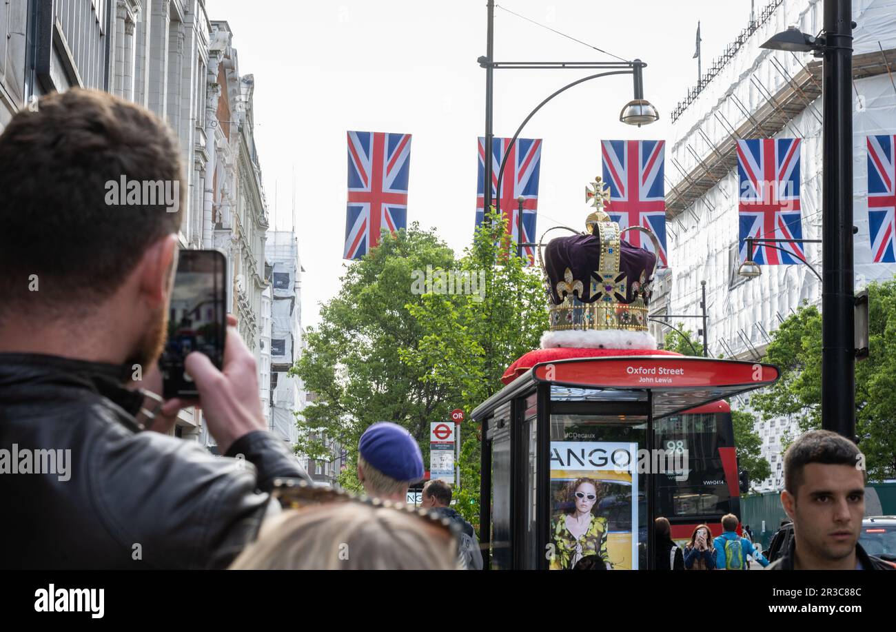 TfL Coronation Activations. Crowned bus stops. Bus stops on Oxford ...