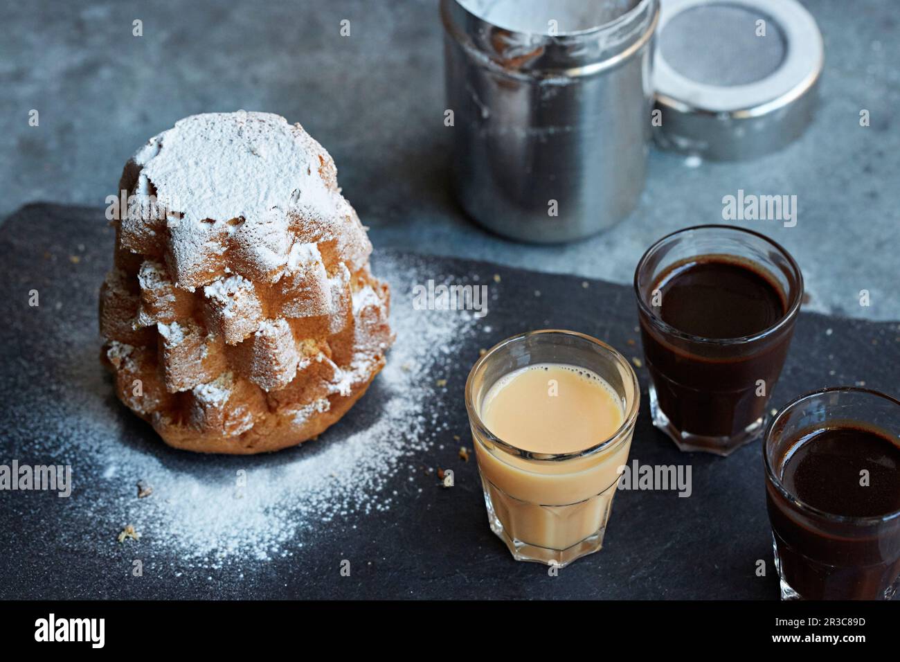 Pandoro (Italian Christmas cake), with icing sugar Stock Photo - Alamy
