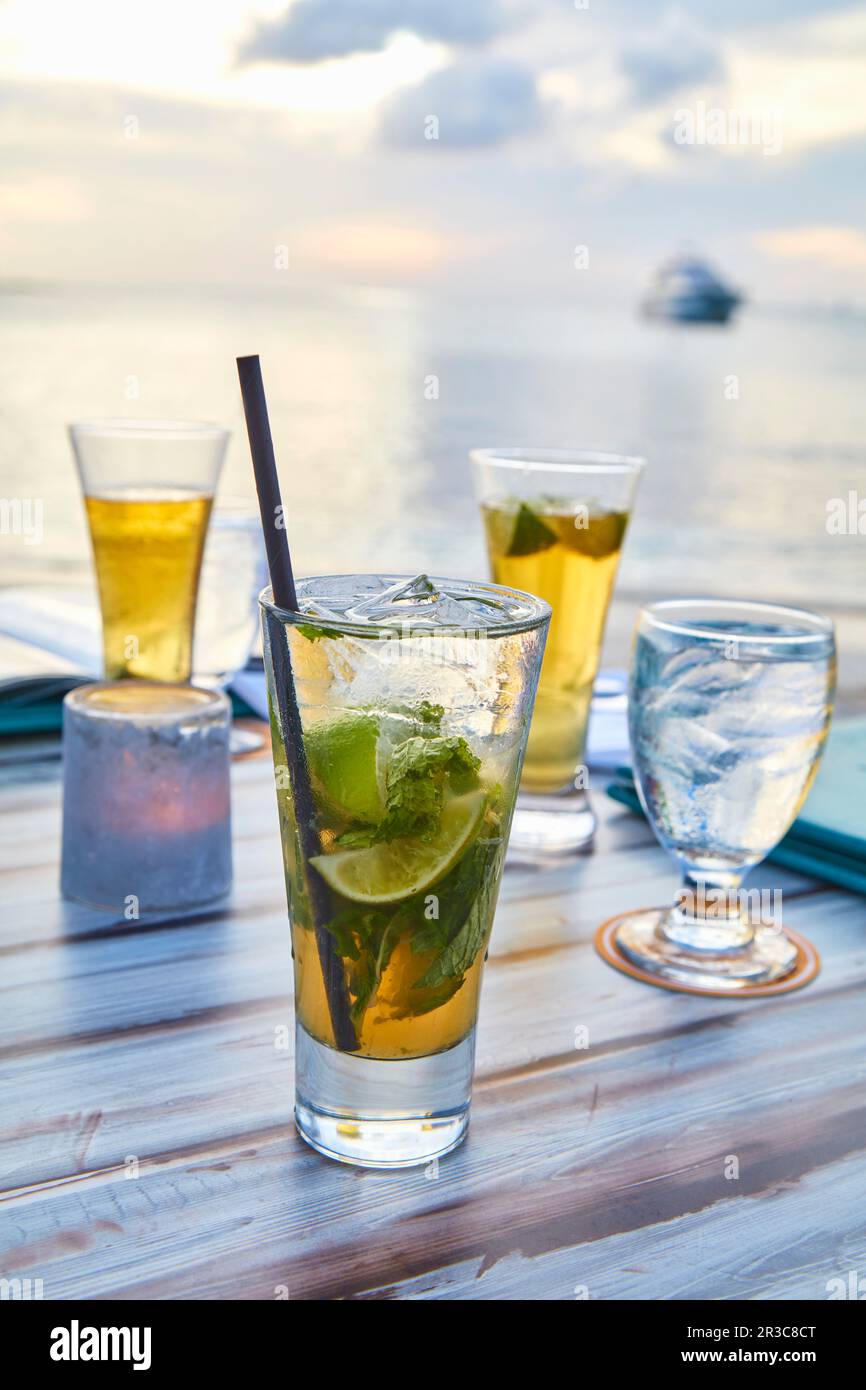 Drinking cocktails on beach hi-res stock photography and images - Alamy