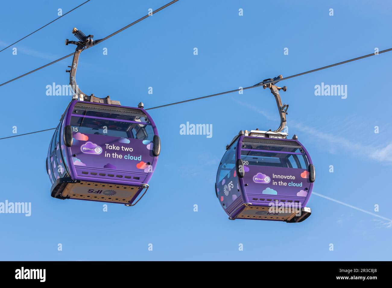 View of gondolas on the IFS Cloud cable car Stock Photo - Alamy